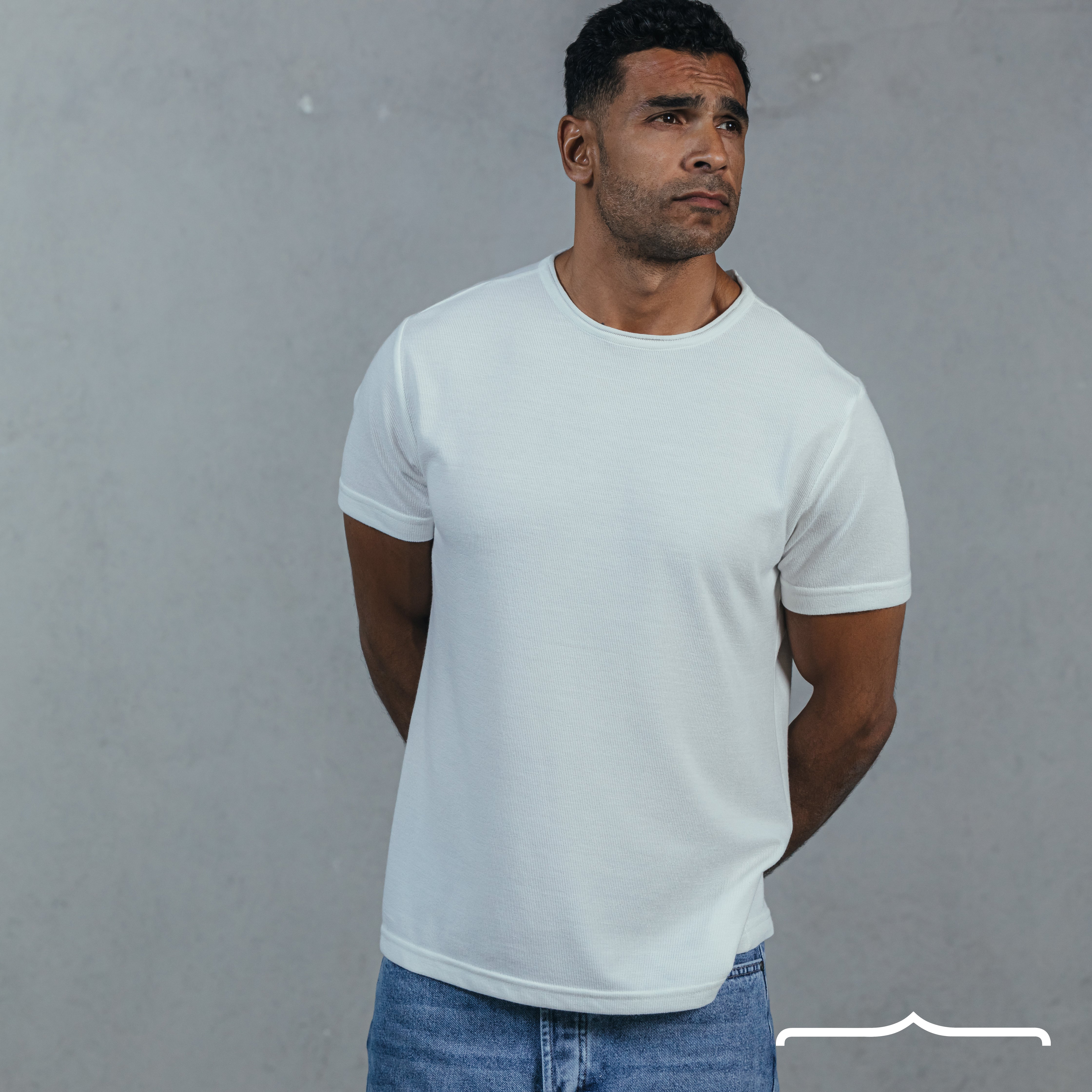 Raw edge Coller Custom Fit knitwear T-shirt in White